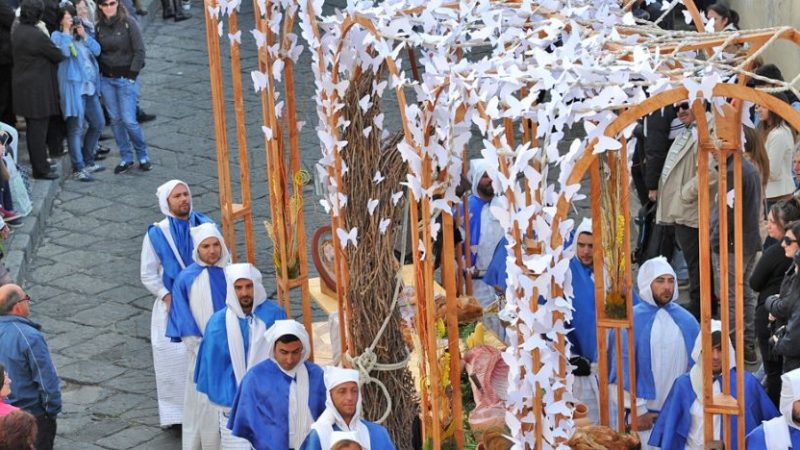 Napoli, all'Arenella la processione nel venerdì Santo - TELECAPRI